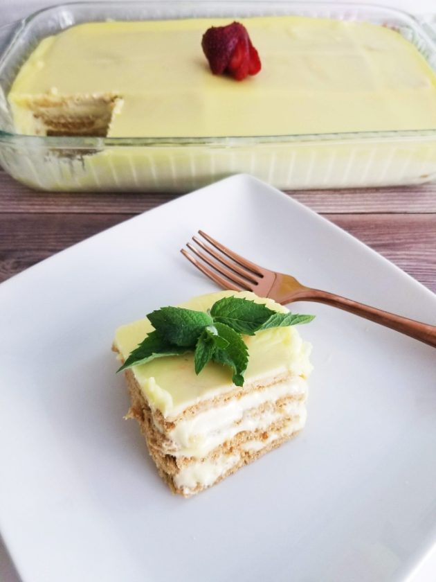 Easy No Bake Lemon Éclair Cake