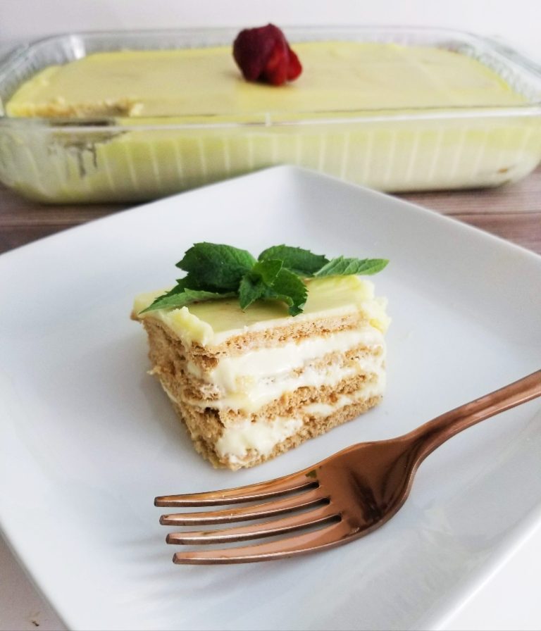 Easy No Bake Lemon Éclair Cake