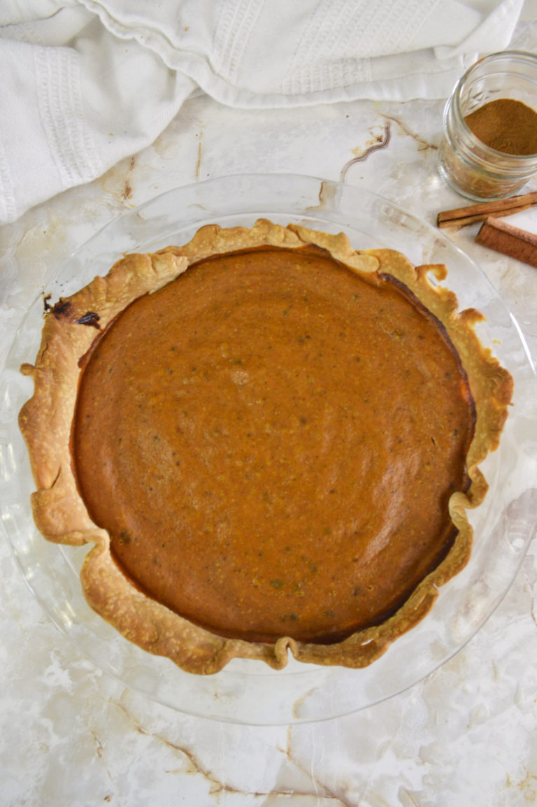 How to Make an Easy Pumpkin Pie - Stef's Eats and Sweets