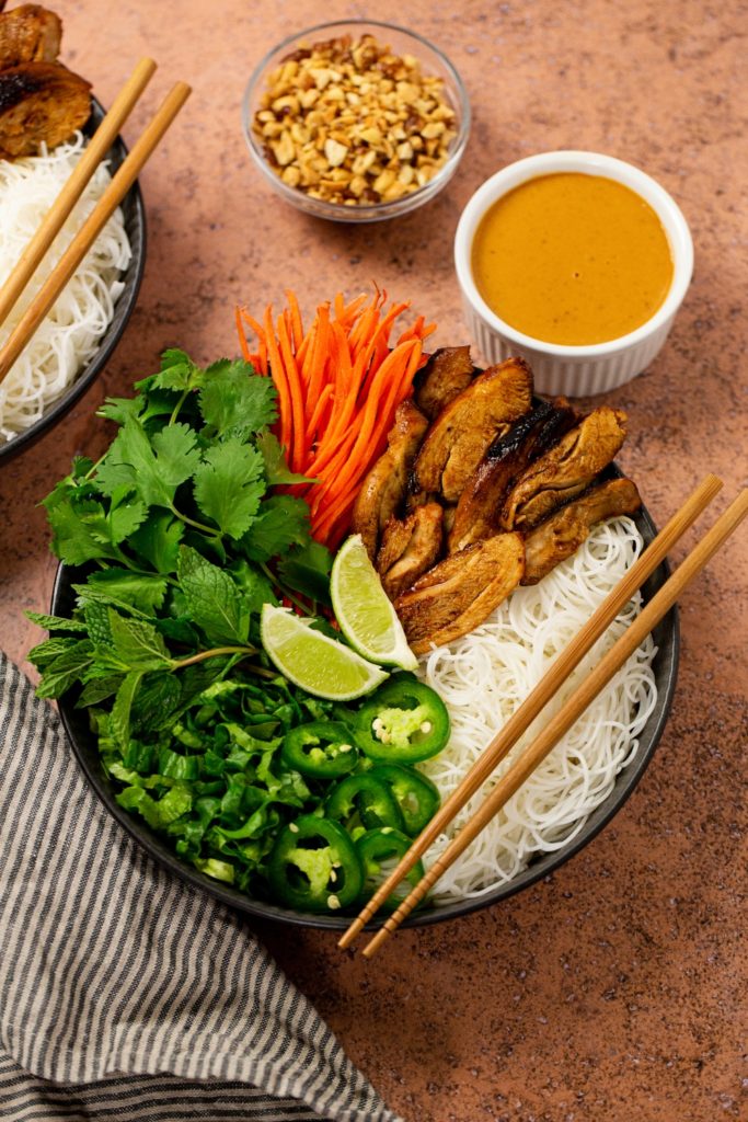 Sriracha Chicken Rice Noodle Bowls - Stef's Eats and Sweets