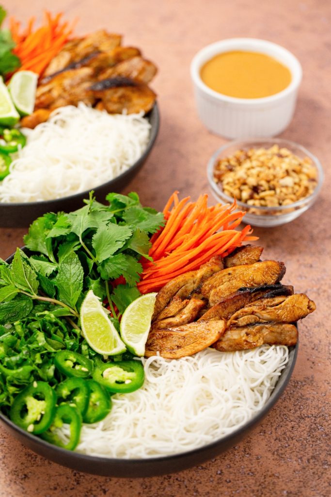 Sriracha Chicken Rice Noodle Bowls - Stef's Eats and Sweets