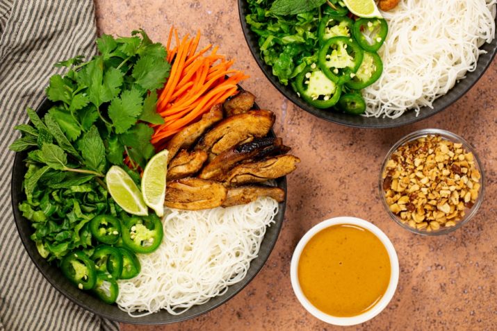 Sriracha Chicken Rice Noodle Bowls - Stef's Eats and Sweets