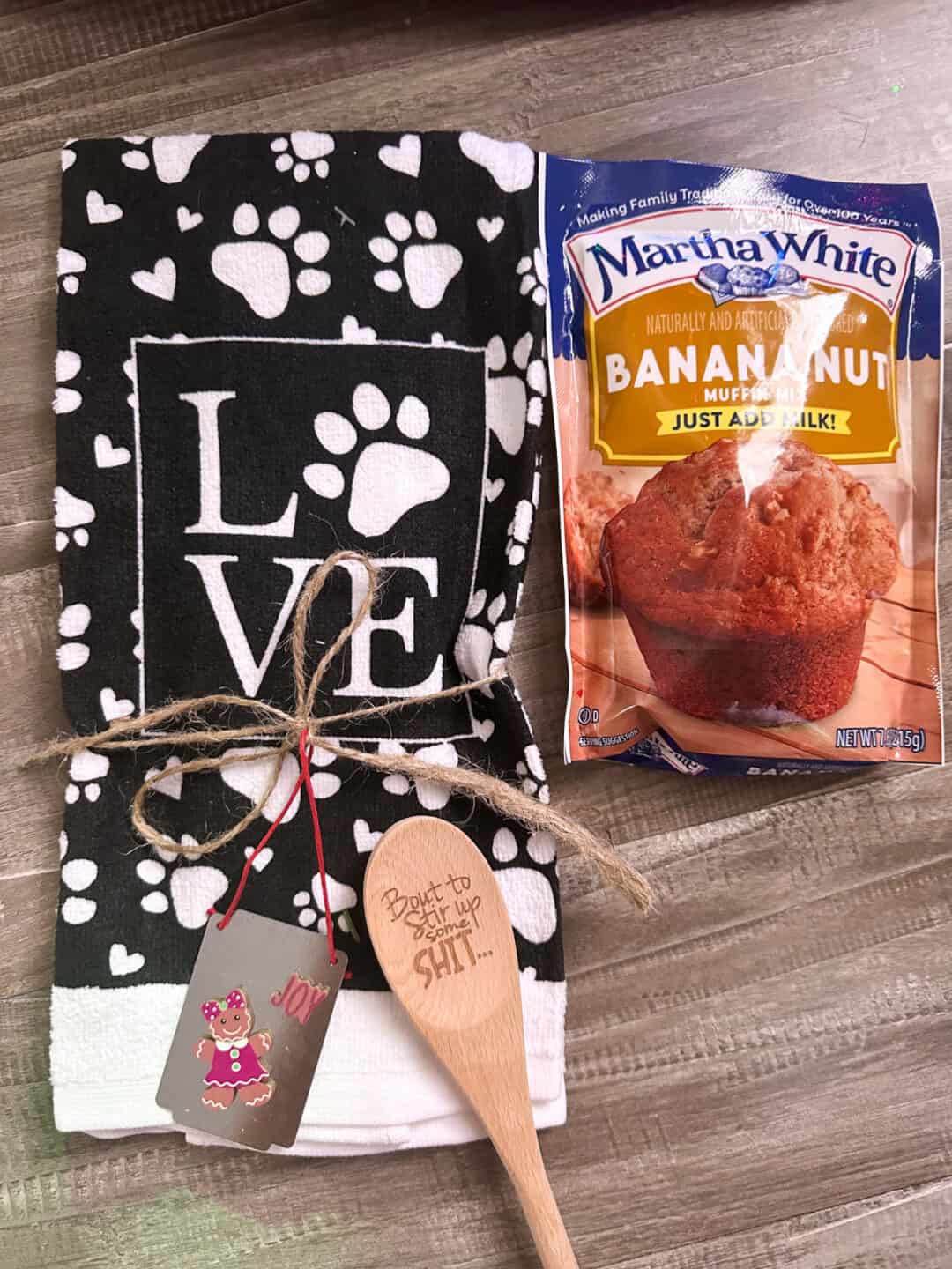 Warming Kitchen Gifts: Christmas Oven Mitts - Stef's Eats and Sweets