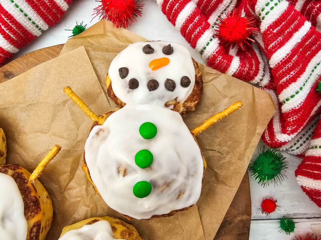 Cute Snowman Cinnamon Rolls - Stef's Eats and Sweets